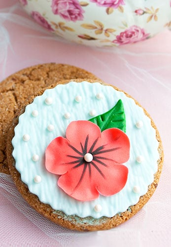 Easy Flower Cookies - CakeWhiz