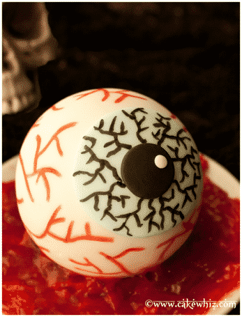 Easy Eyeball Cake {Tutorial} - CakeWhiz