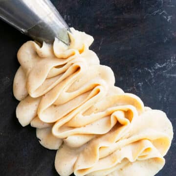 Easy Maple Frosting {4 Ingredients} - CakeWhiz