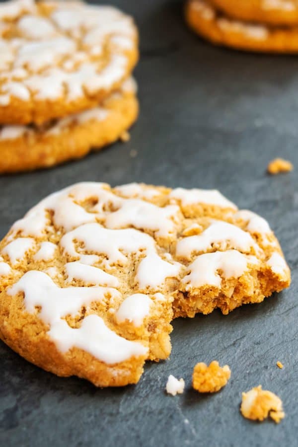 Iced Oatmeal Cookies {With Vanilla Icing} - CakeWhiz