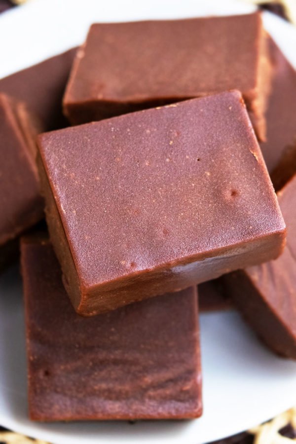 How to Make Chocolate Fudge {3 Ingredients} - CakeWhiz