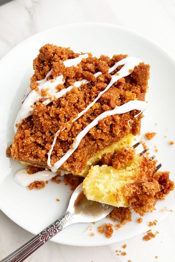 Easy Crumb Cake {With Cake Mix} - CakeWhiz