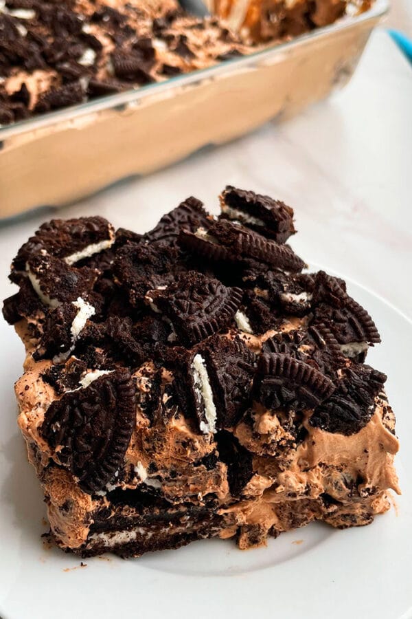 Refrigerator Cake {Chocolate Oreo Icebox Cake} - CakeWhiz