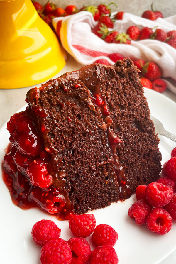 Chocolate Raspberry Cake {With Cake Mix} - CakeWhiz