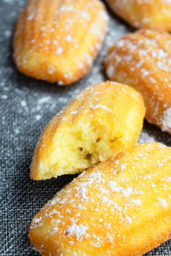 Madeleines {Mini French Butter Cakes} - CakeWhiz