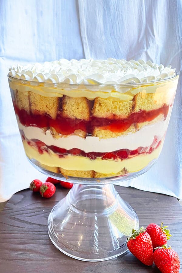 Easy English Trifle {Christmas Trifle} - CakeWhiz