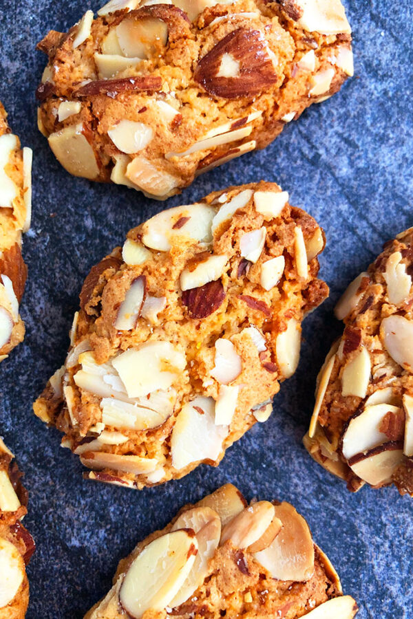 Italian Almond Cookies {Ricciarelli} - CakeWhiz