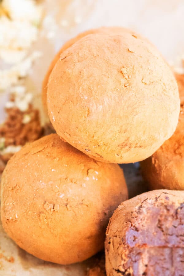 Champagne Truffles {4 Ingredients} - CakeWhiz