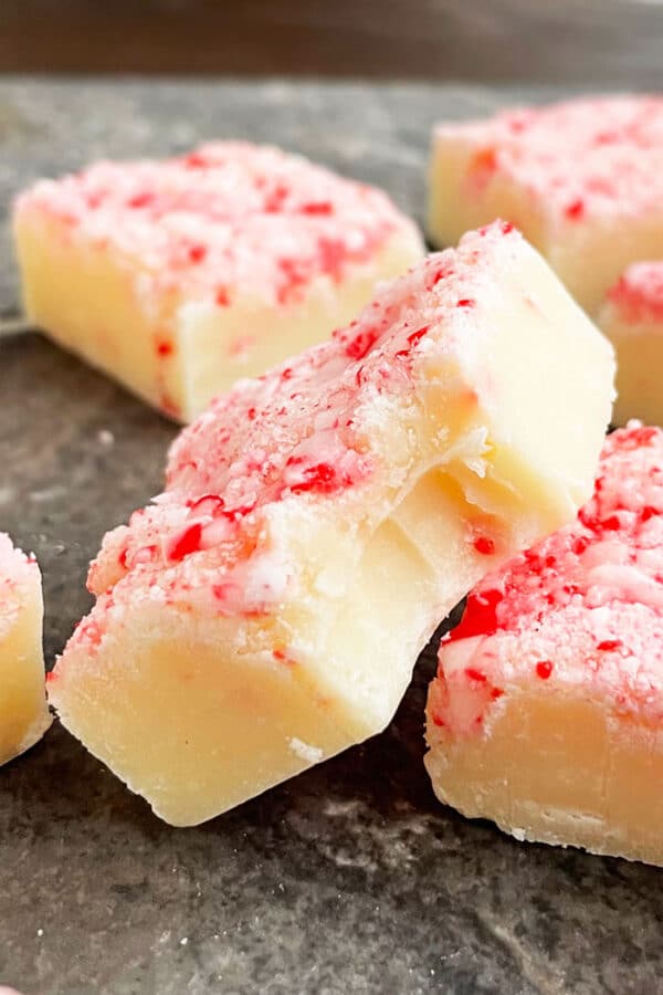 Christmas Fudge {Candy Cane Fudge} - CakeWhiz