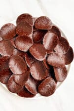 Chocolate Covered Potato Chips {2 Ingredients} - CakeWhiz