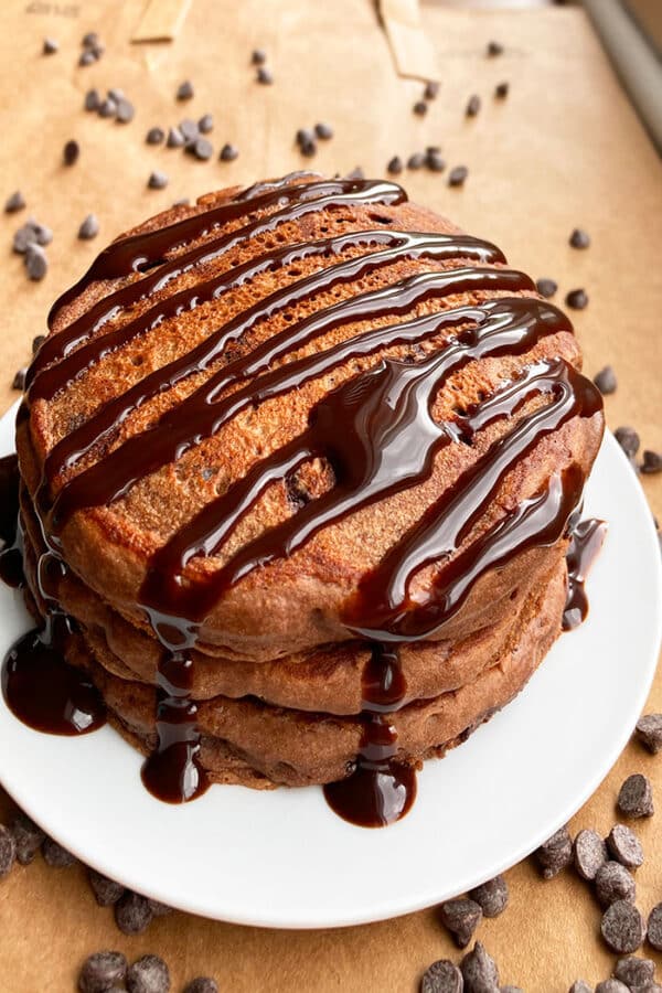 Fluffy Chocolate Pancakes {With Fudge Sauce} - CakeWhiz
