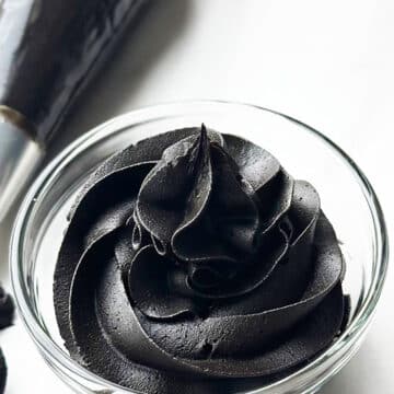 How to Make Black Icing {Buttercream Frosting} - CakeWhiz