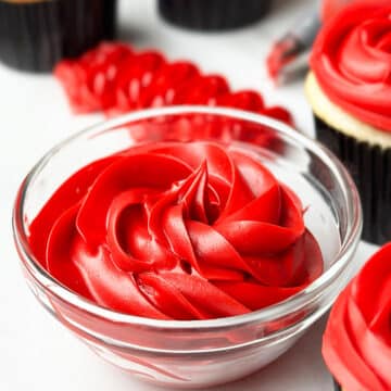 How to Make Red Frosting {Red Velvet} - CakeWhiz