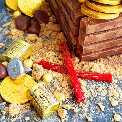 Treasure Chest Cake {With Kit Kat} - CakeWhiz