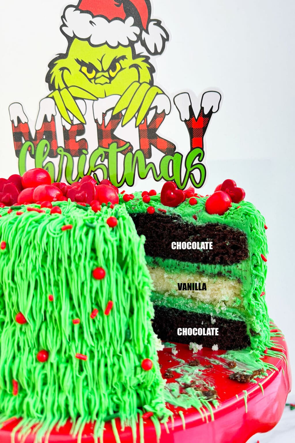 Easy Grinch Cake {With Buttercream Icing} - CakeWhiz