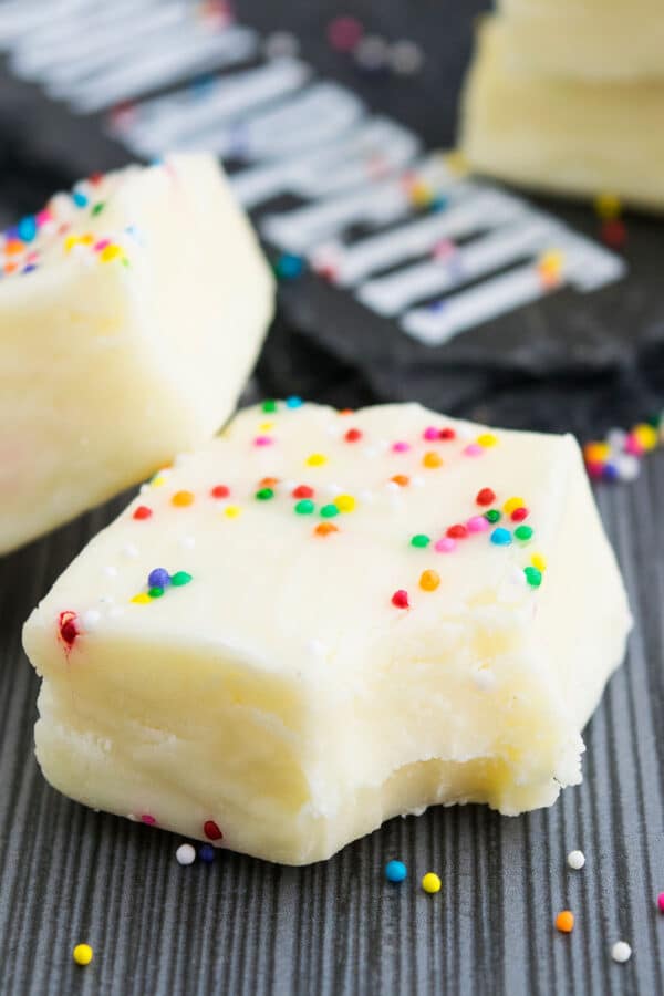 White Chocolate Fudge {2 Ingredients} - CakeWhiz