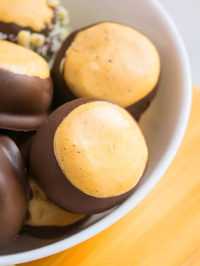Oreo Truffles {Oreo Balls} - CakeWhiz