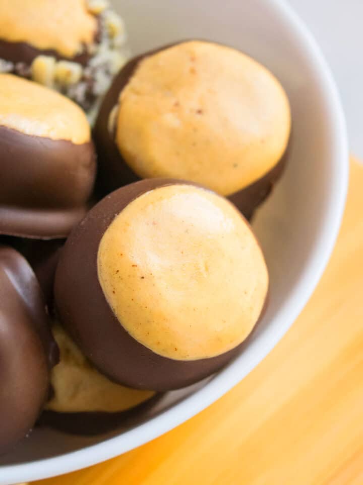 Oreo Truffles {Oreo Balls} - CakeWhiz