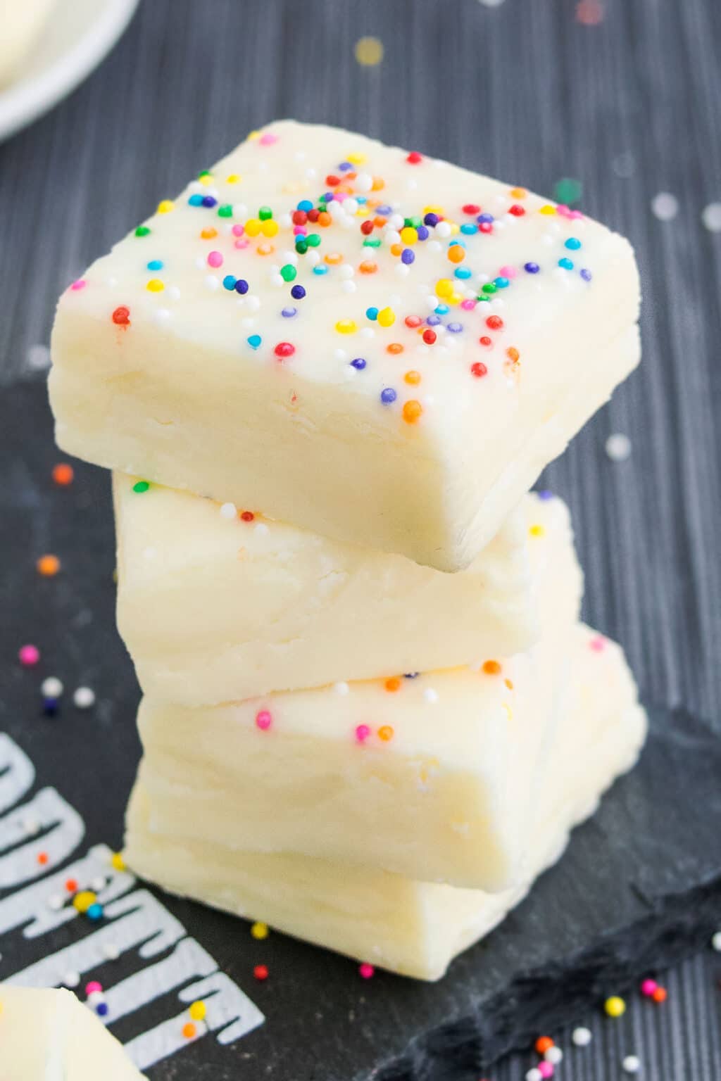 White Chocolate Fudge {2 Ingredients} - CakeWhiz