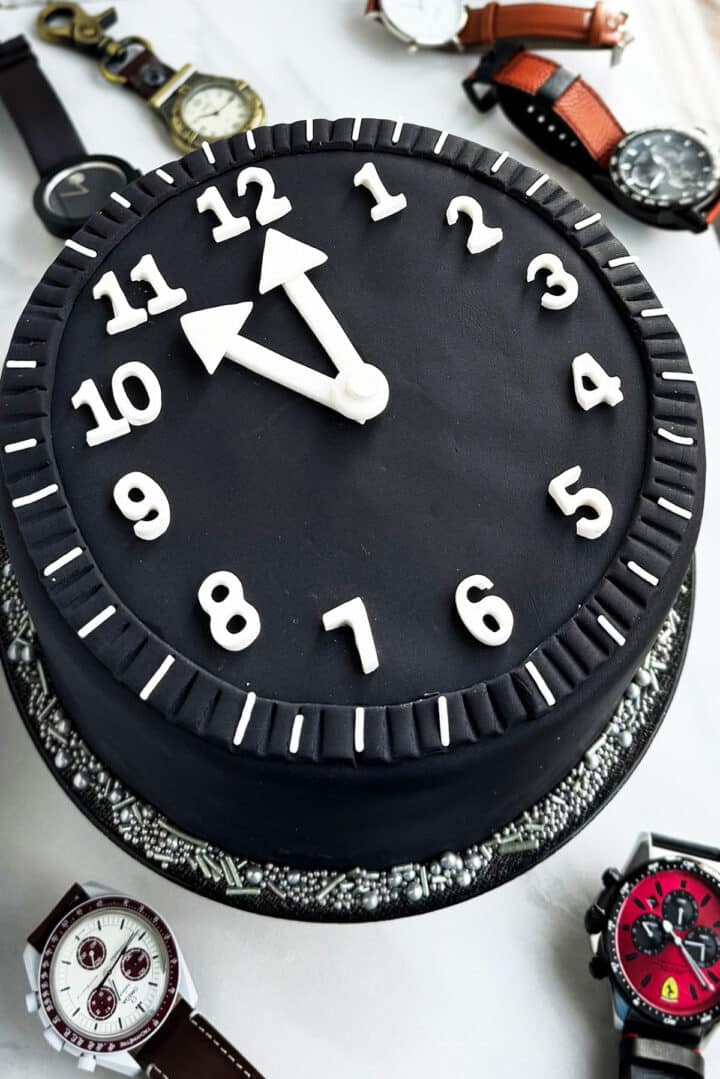 Easy New Year Cake {Clock Cake} - CakeWhiz