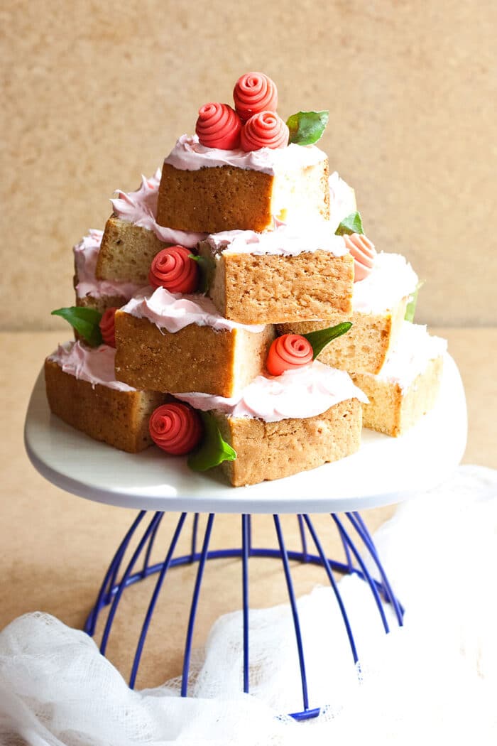 Easy Cake Tower {With Buttercream Icing} - CakeWhiz