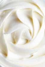 Almond Buttercream Frosting {Easy} - CakeWhiz