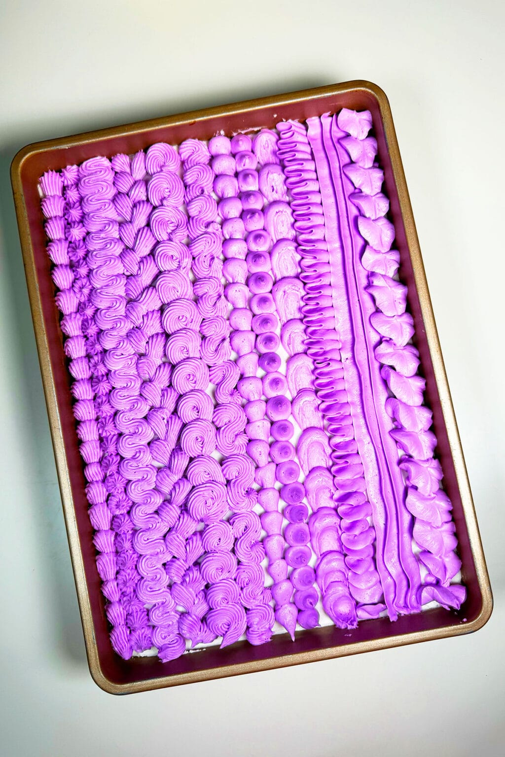 How to Pipe Cake Borders {Buttercream} - CakeWhiz