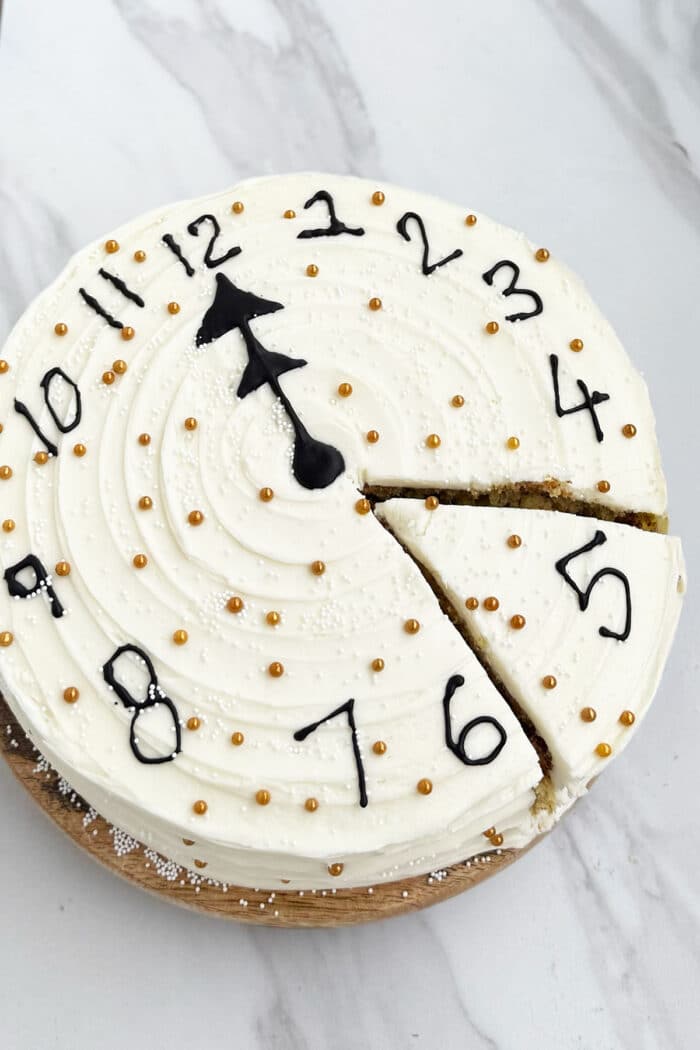 Easy New Year Cake {Clock Cake} - CakeWhiz
