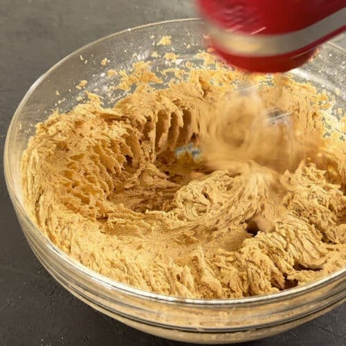 Biscoff Frosting {Cookie Butter Buttercream} - CakeWhiz